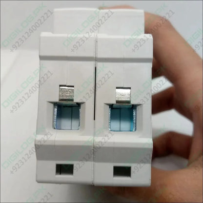 32A TOMZN TOB7Z-63 2P DC 1000V Solar Circuit Breaker - Reliable Protec - Digilog.pk